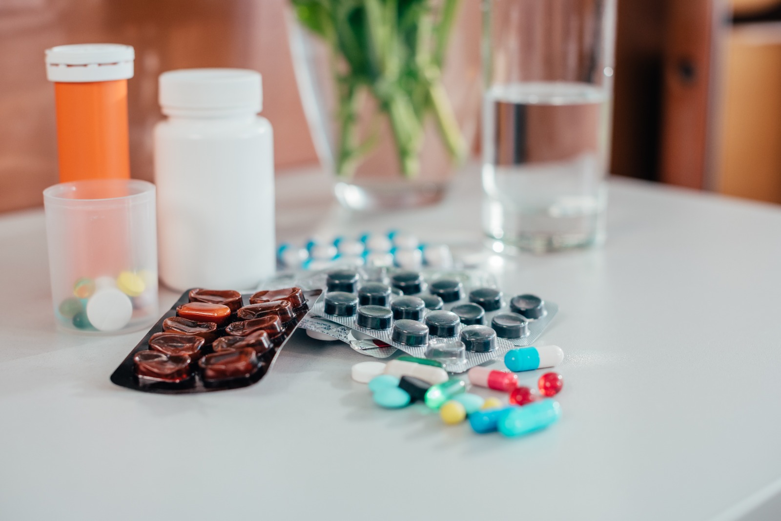 Automedicação com analgésicos pode agravar a dor e exige intervenção ...